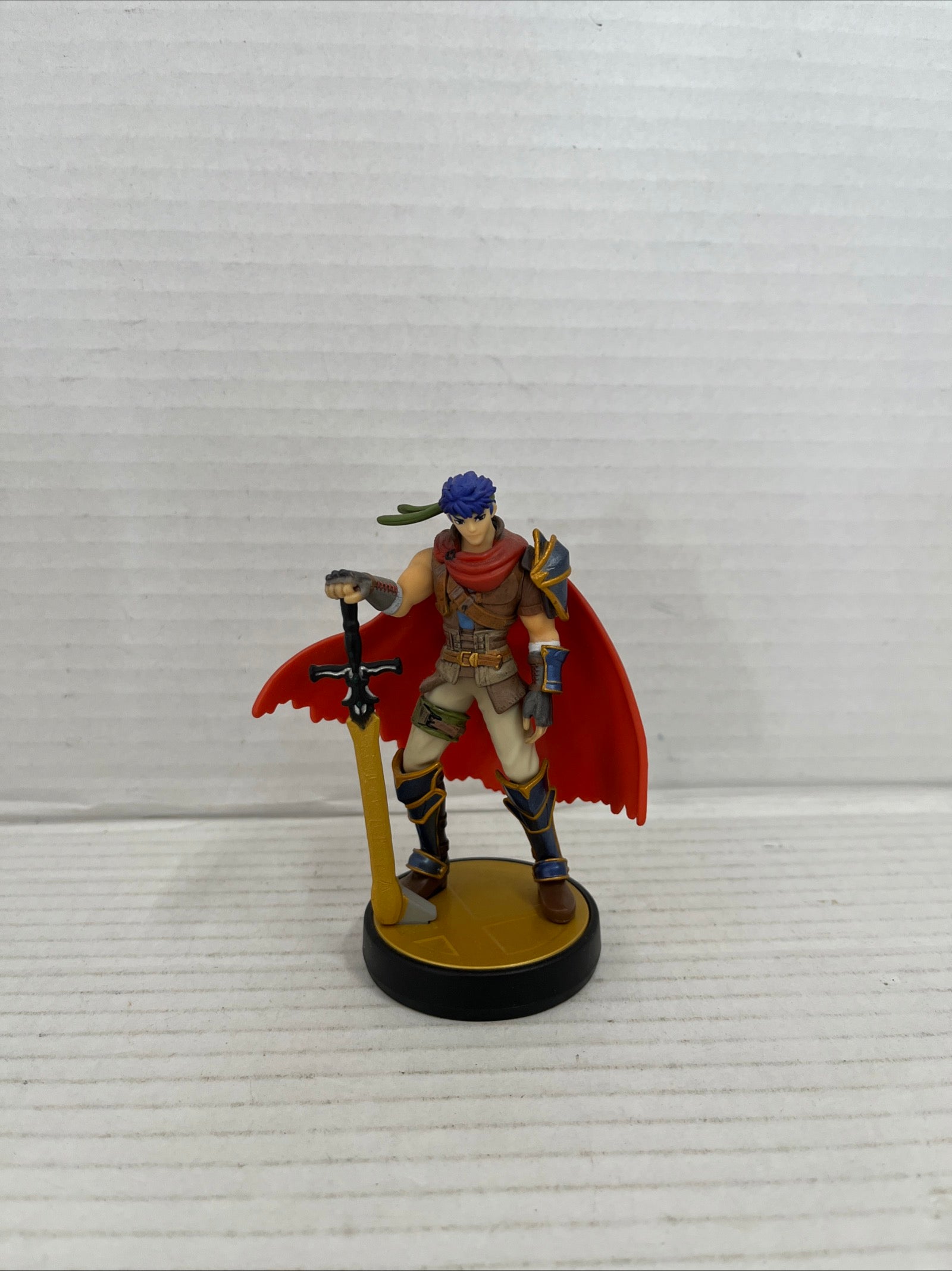 IKE Amiibo Fire Emblem Series Figure Super Smash Bros. Series Nintendo ...